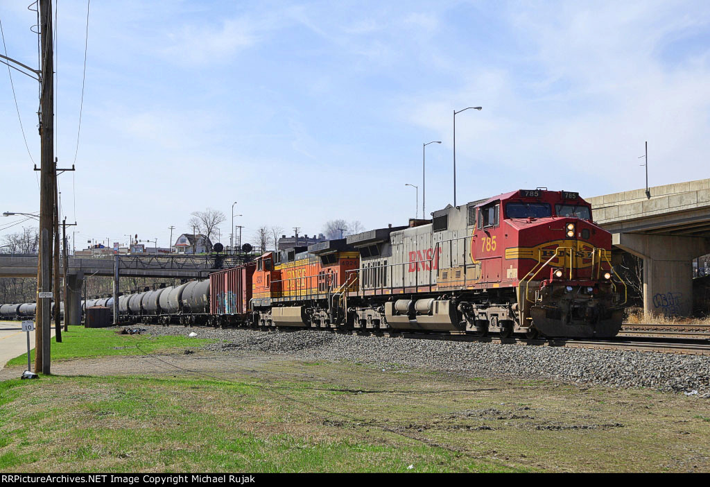 BNSF 785